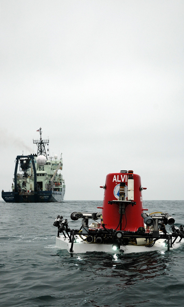 WHOI_Alvin_and_Atlantis | DeepSea